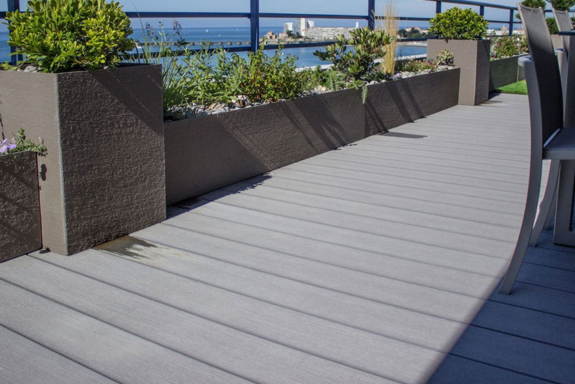 Terrasse composite sur plot : le guide - Design en ville